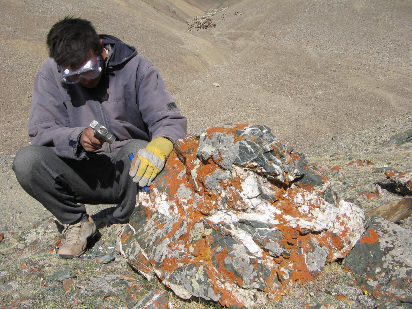 Sampling Rock [IMAGE] | EurekAlert! Science News Releases