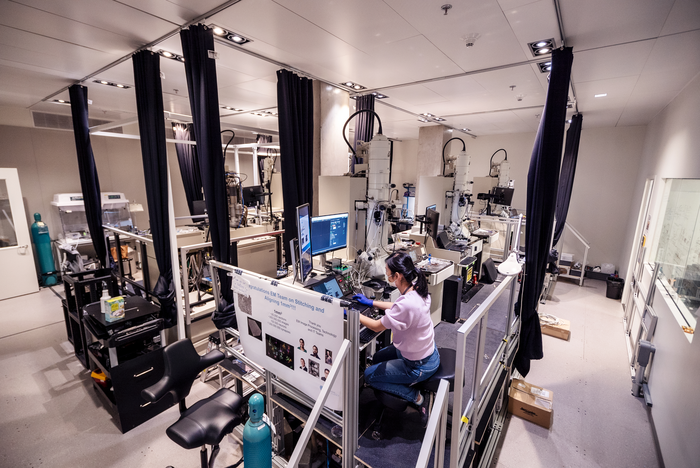 Electron Microscopy lab [IMAGE] | EurekAlert! Science News Releases