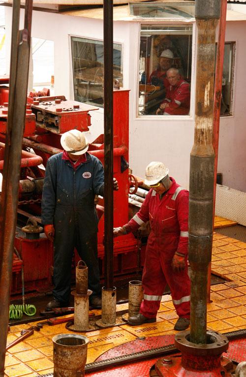 Drill crew [IMAGE] | EurekAlert! Science News Releases