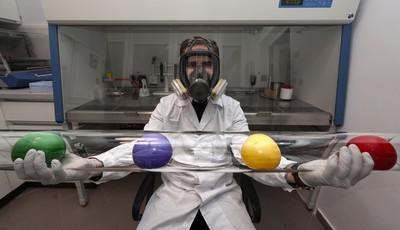 Microdroplets Moving through t [IMAGE] | EurekAlert! Science News Releases