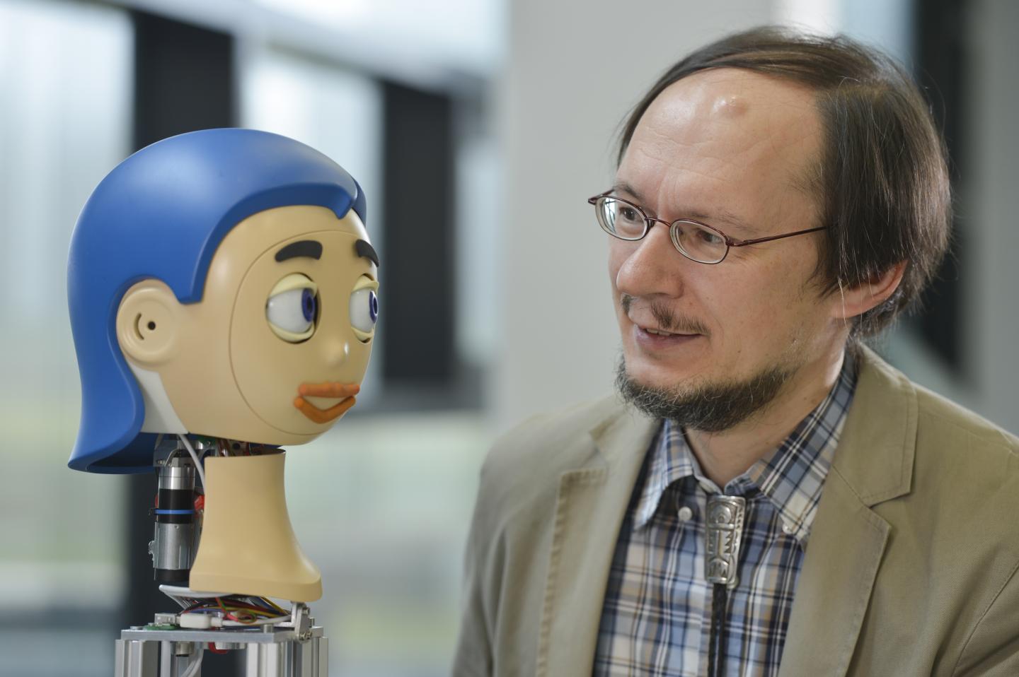 Helge Ritter and Flobi [IMAGE] | EurekAlert! Science News Releases