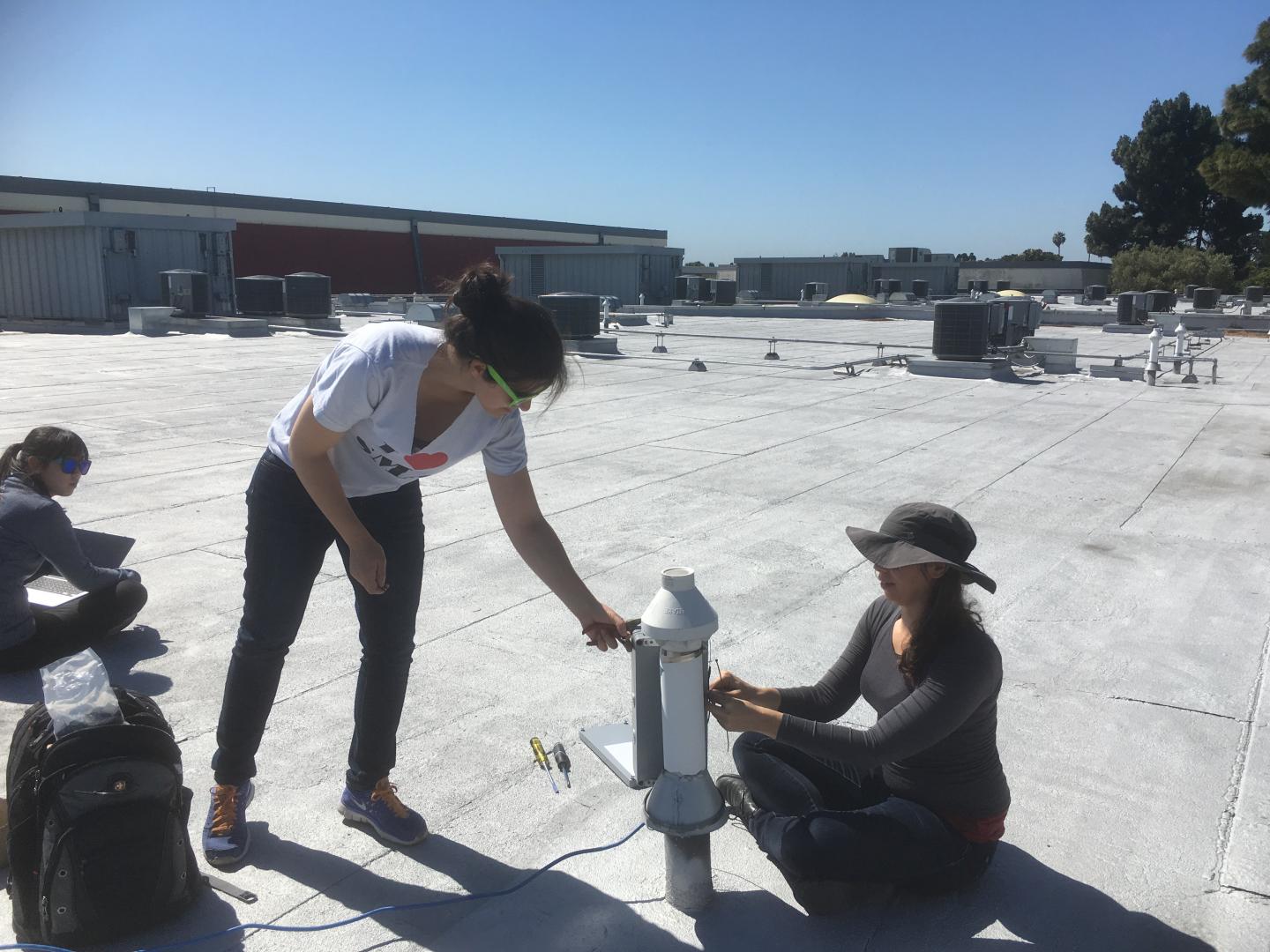 Installing sensors [IMAGE] | EurekAlert! Science News Releases