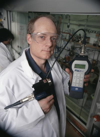 Chemist inventor 'sniffs' his way to prestigi | EurekAlert!