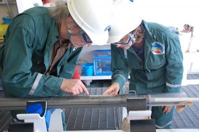 Lisa McNeill and Tim Byrne, In [IMAGE] | EurekAlert! Science News Releases