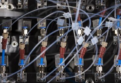 A Microfluidic Device Construc [IMAGE] | EurekAlert! Science News Releases