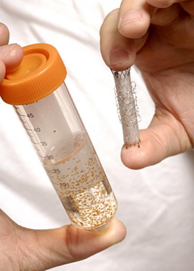 Device and Cells [IMAGE] | EurekAlert! Science News Releases