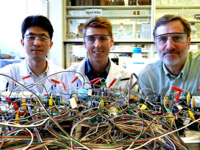 Younggy Kim, Roland Cusick and [IMAGE] | EurekAlert! Science News Releases