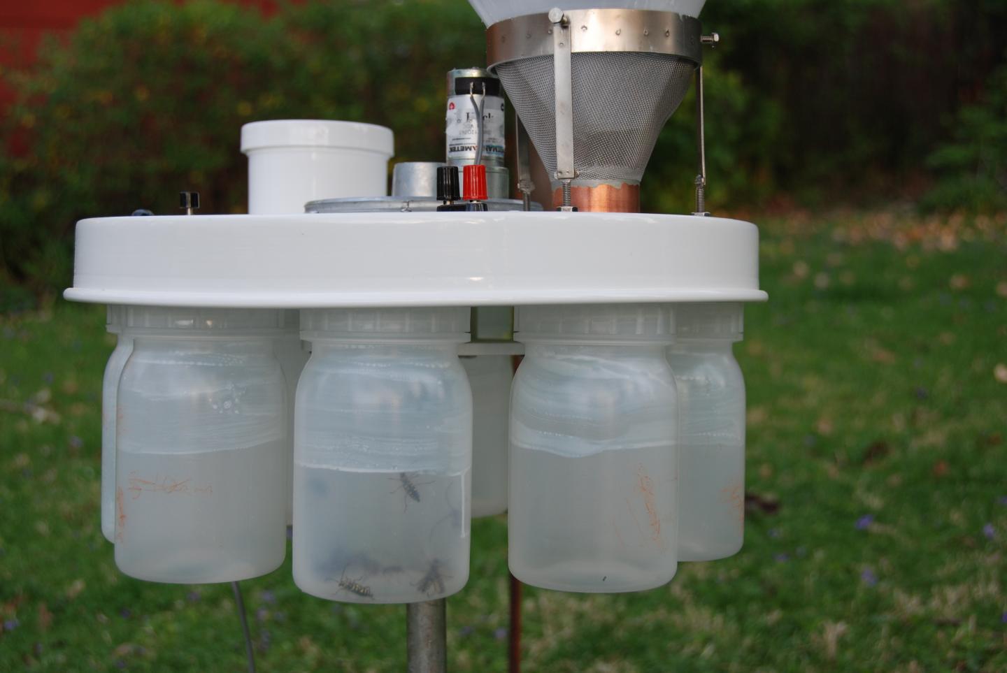 Rotating Trap [IMAGE] | EurekAlert! Science News Releases