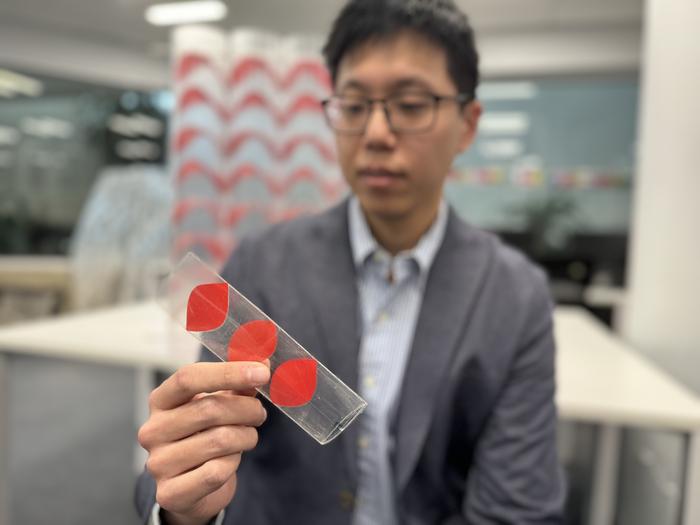 Dr Jeff Lee with a flat-pack t [IMAGE] | EurekAlert! Science News Releases