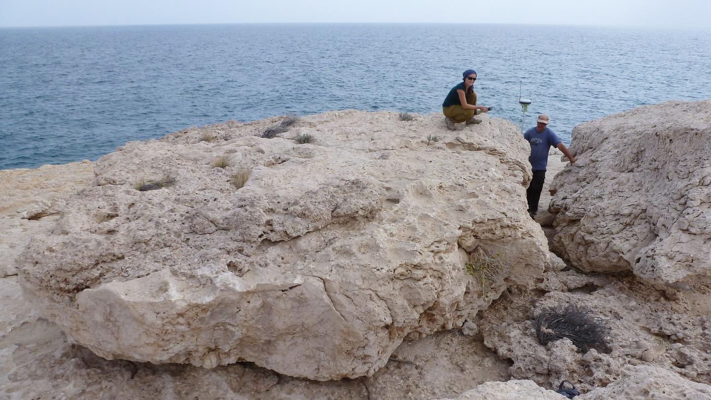 The Largest of These Rocks Wei [IMAGE] | EurekAlert! Science News Releases