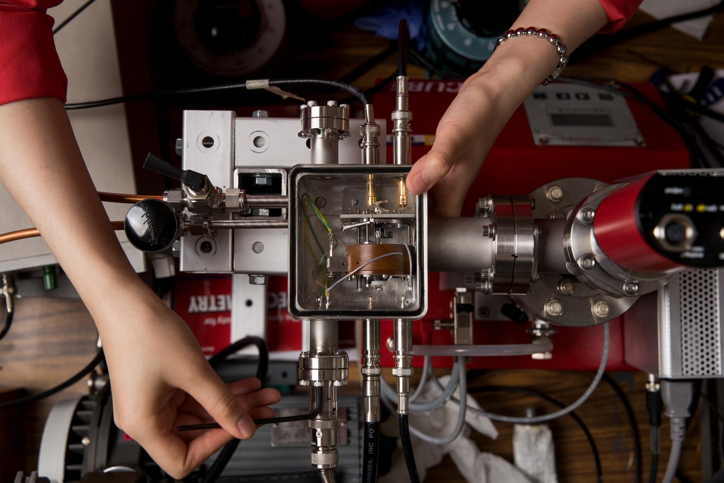 Mini Mass Spectrometer (3 of 3 [IMAGE] | EurekAlert! Science News Releases
