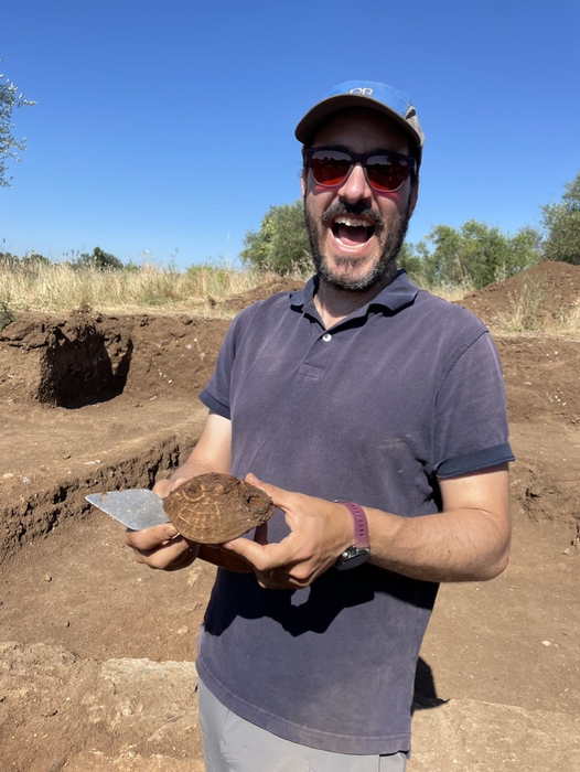 Seth Bernard holds a lamp from [IMAGE] | EurekAlert! Science News Releases