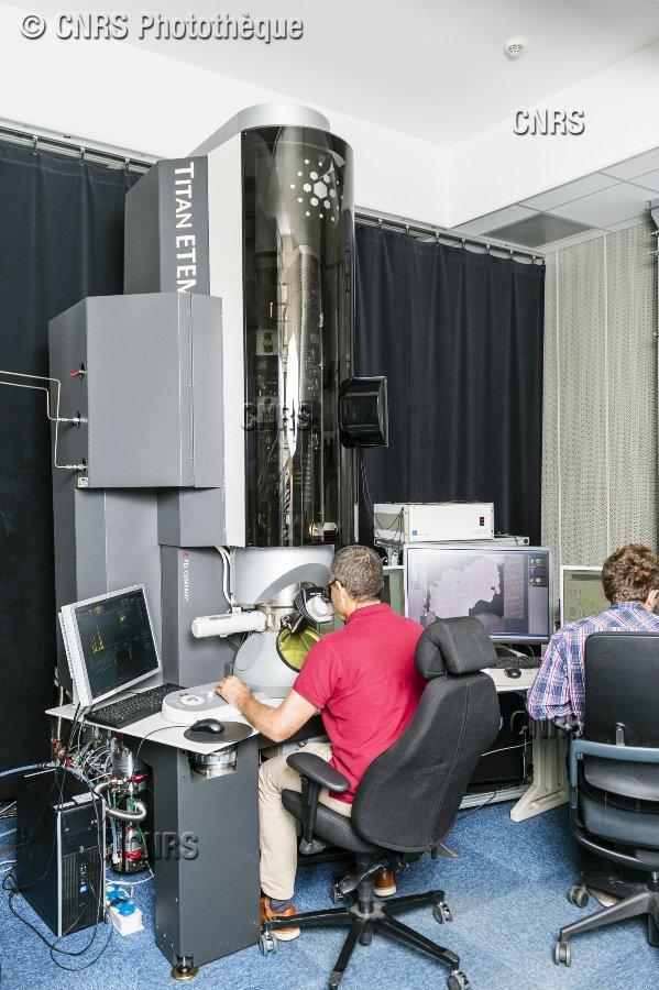 Flawless Films of Alumina Glass Flex without | EurekAlert!