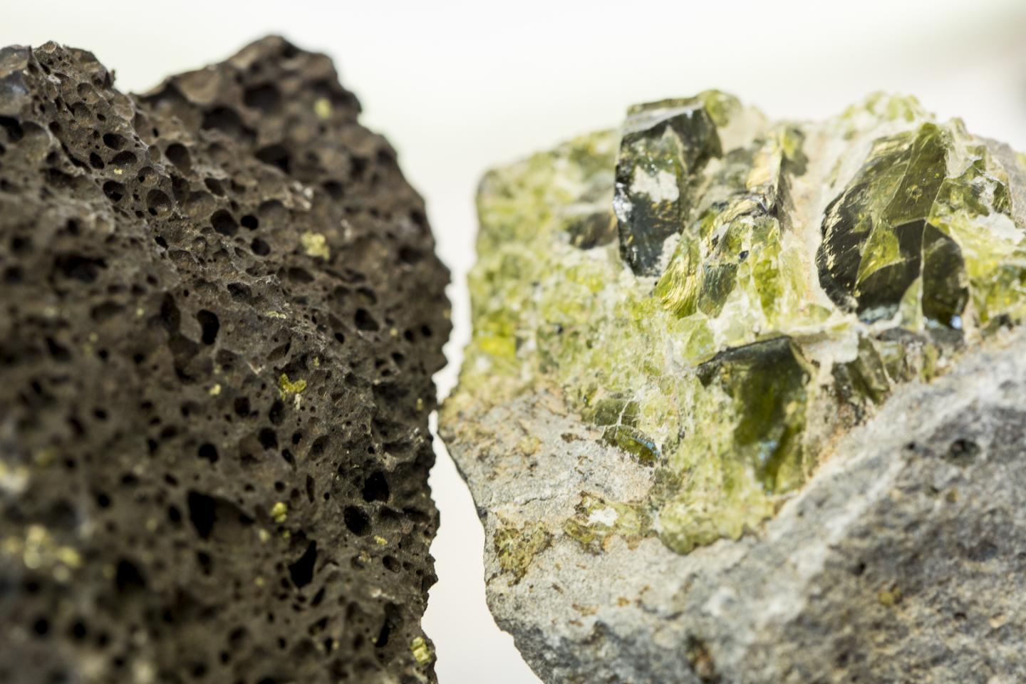 Arc volcano releases mix of material from Ear | EurekAlert!