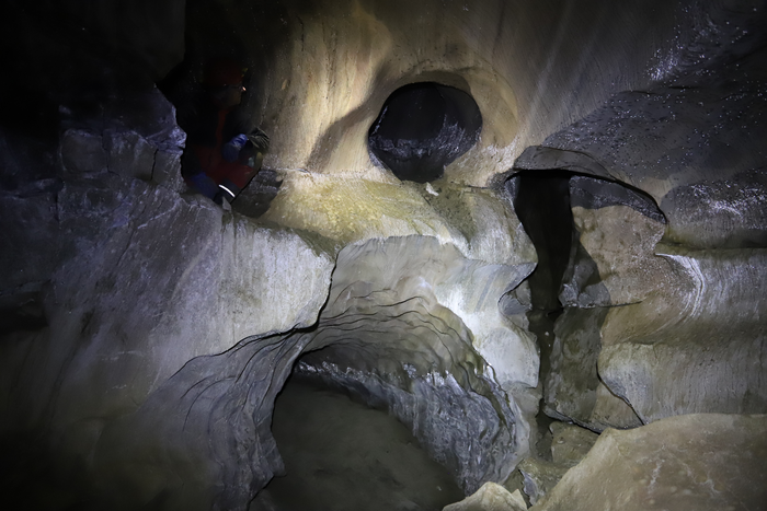 Cave passages below the ice [IMAGE] | EurekAlert! Science News Releases