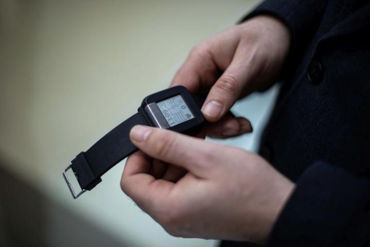 Smart wristband developed by Lithuanian resea | EurekAlert!