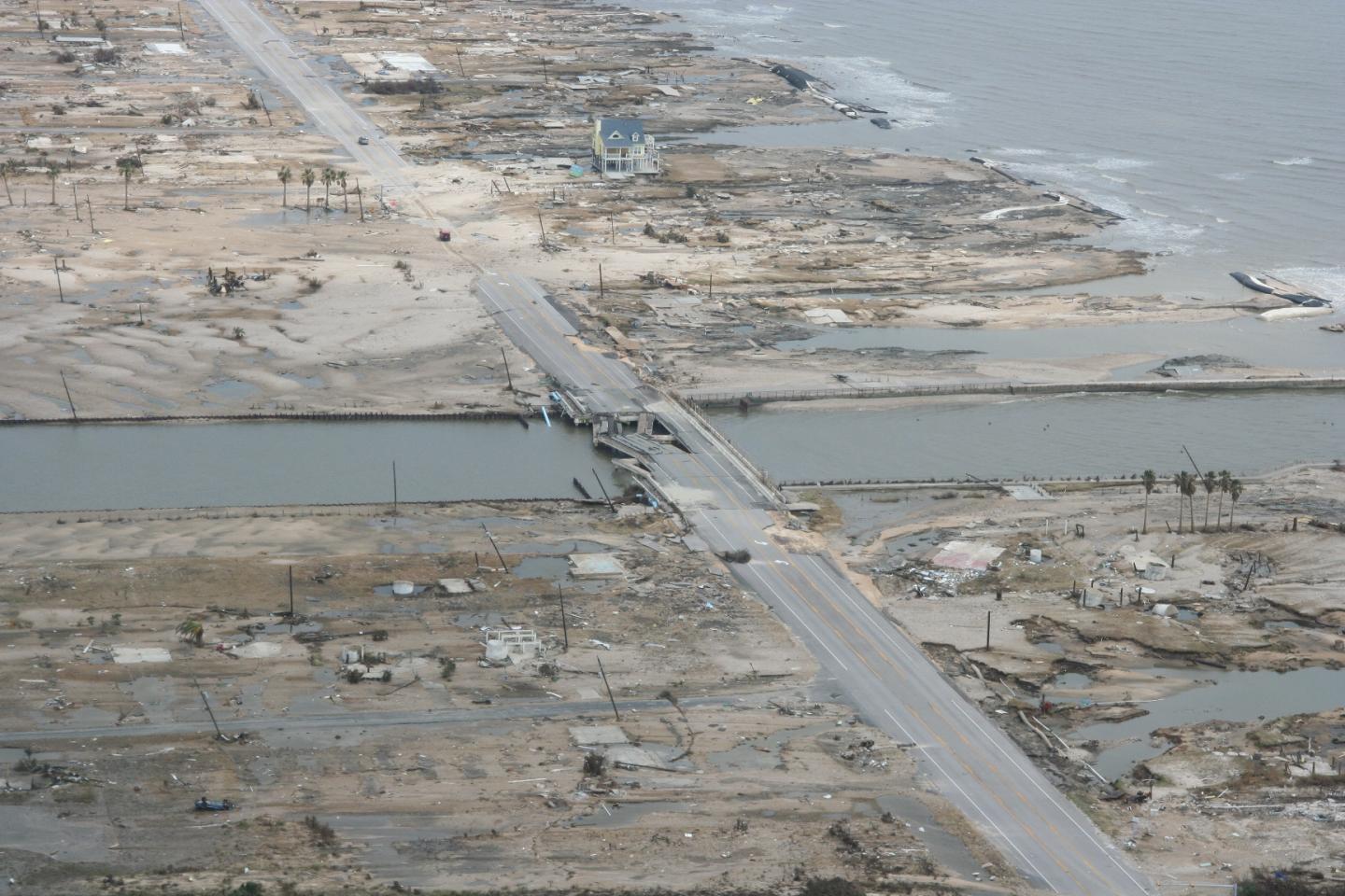 Hurricane Ike -- Damaged House [IMAGE] | EurekAlert! Science News Releases