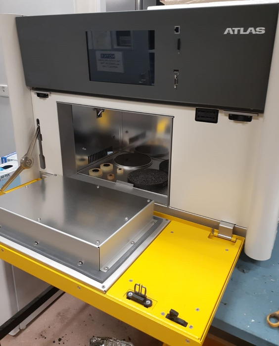 UV machine [IMAGE] | EurekAlert! Science News Releases