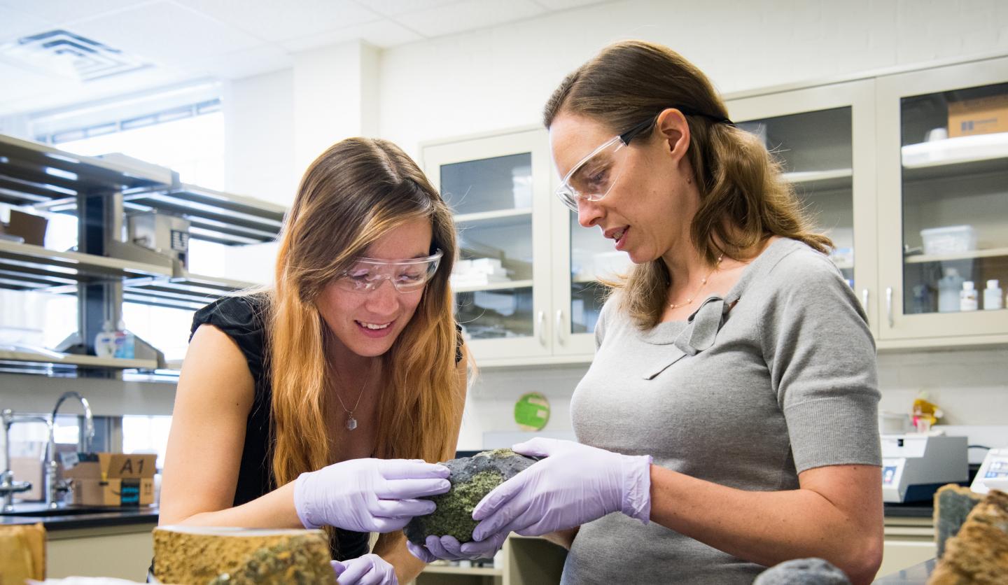 Smaller is Stronger for Olivin [IMAGE] | EurekAlert! Science News Releases