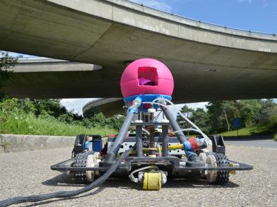 C2D2 Becomes a Bridge Inspecto [IMAGE] | EurekAlert! Science News Releases