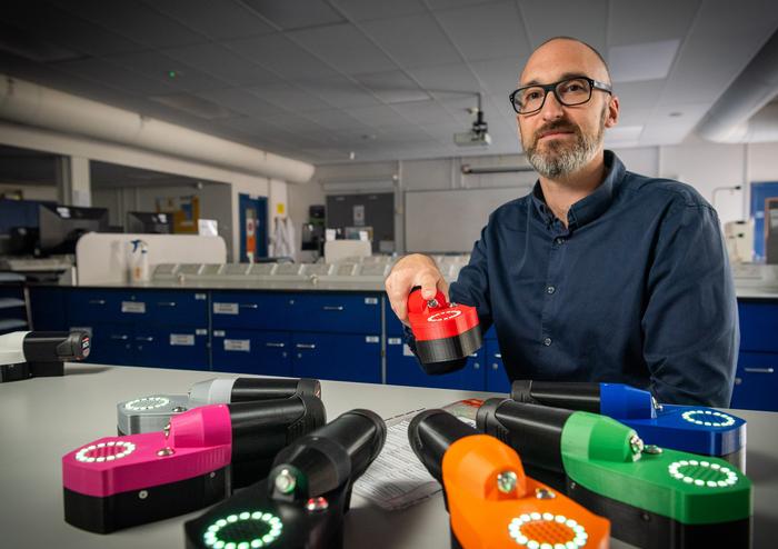 Chris Pudney demonstrates the [IMAGE] | EurekAlert! Science News Releases