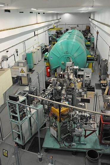 9 MV FN Pelletron Tandem Accel [IMAGE] | EurekAlert! Science News Releases