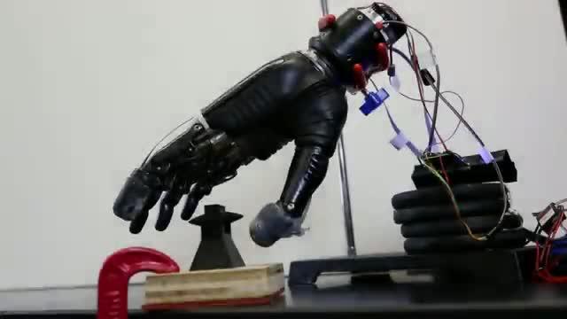 New 'e-dermis' brings sense of touch, pain to | EurekAlert!