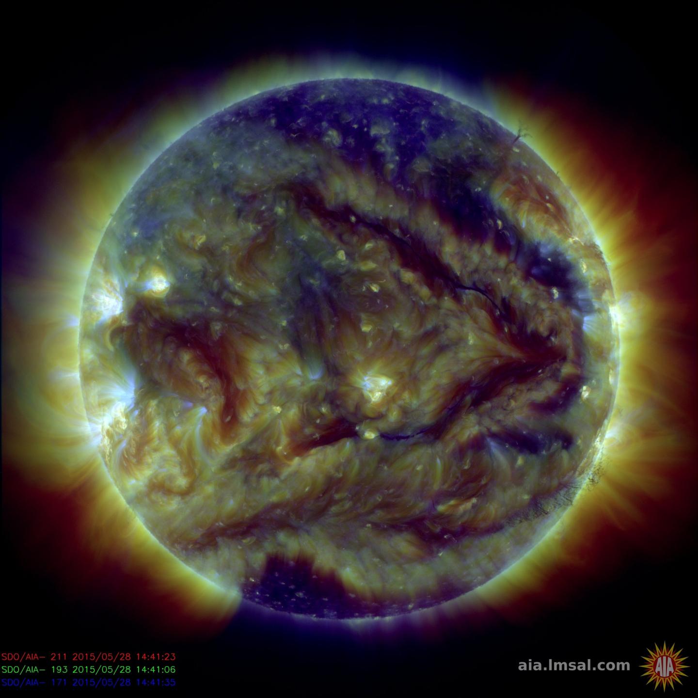NASA: Sun Says 'Keep Right' [IMAGE] | EurekAlert! Science News Releases
