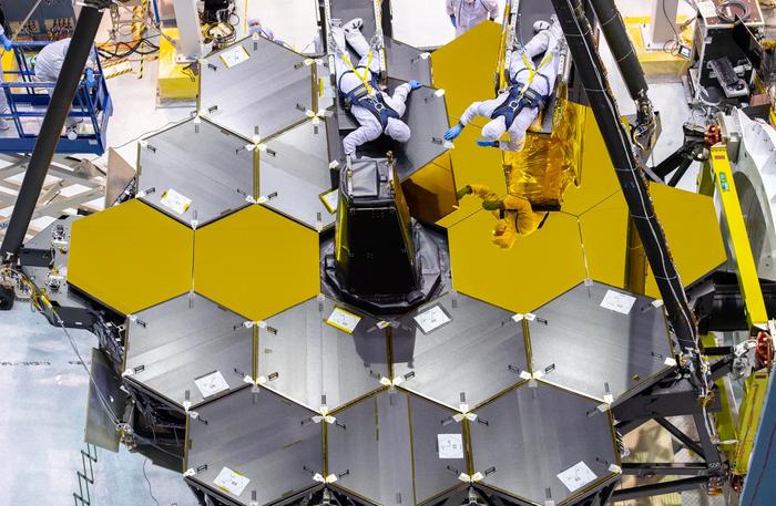 Inside a clean room at NASA’s [IMAGE] | EurekAlert! Science News Releases