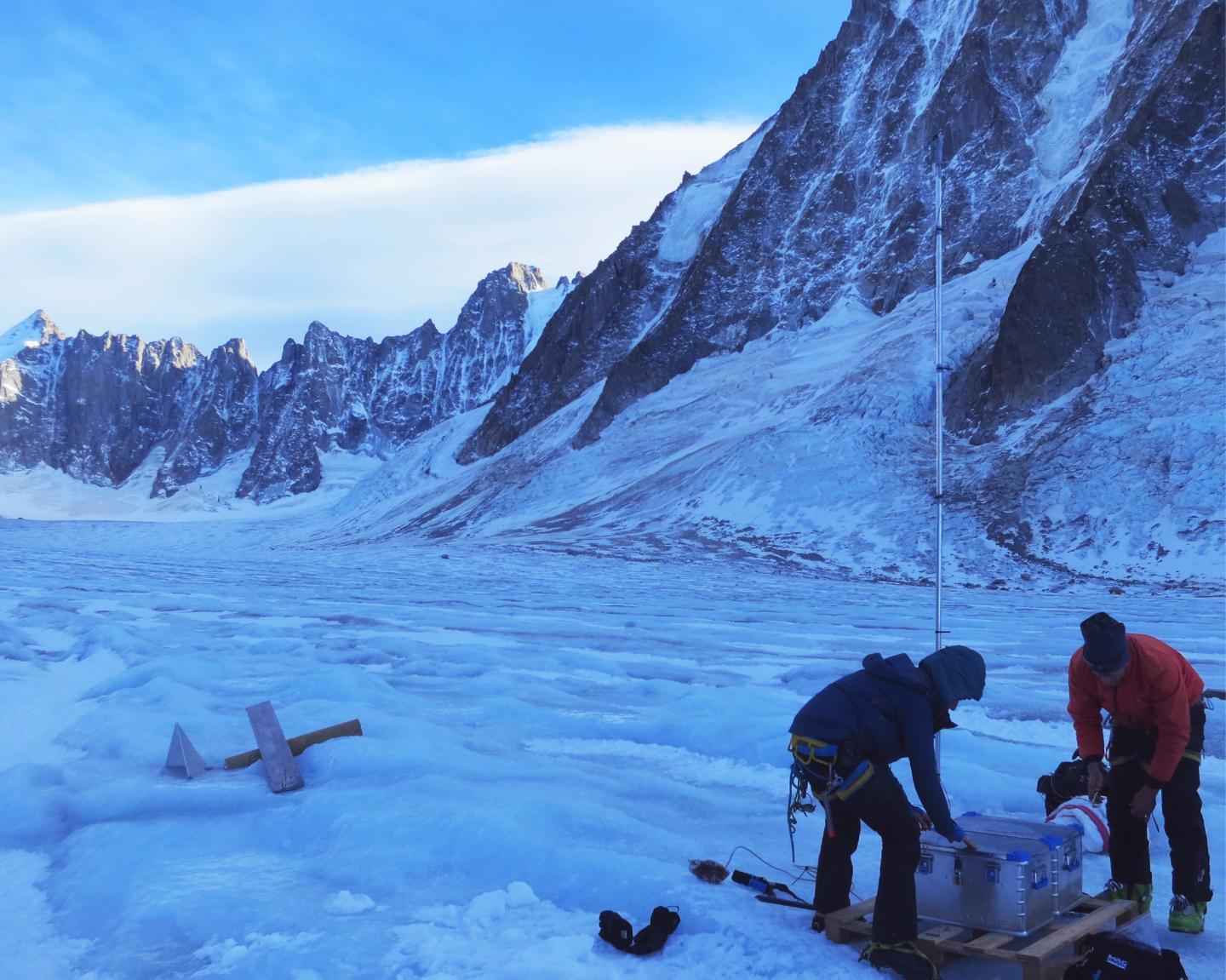 Seismic observation of subglacial water flow | EurekAlert!