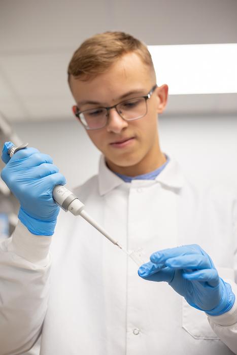 Dmytro Davydenko pipetting [IMAGE] | EurekAlert! Science News Releases