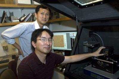 Seung-Wuk Lee and Woojae Chung [IMAGE] | EurekAlert! Science News Releases