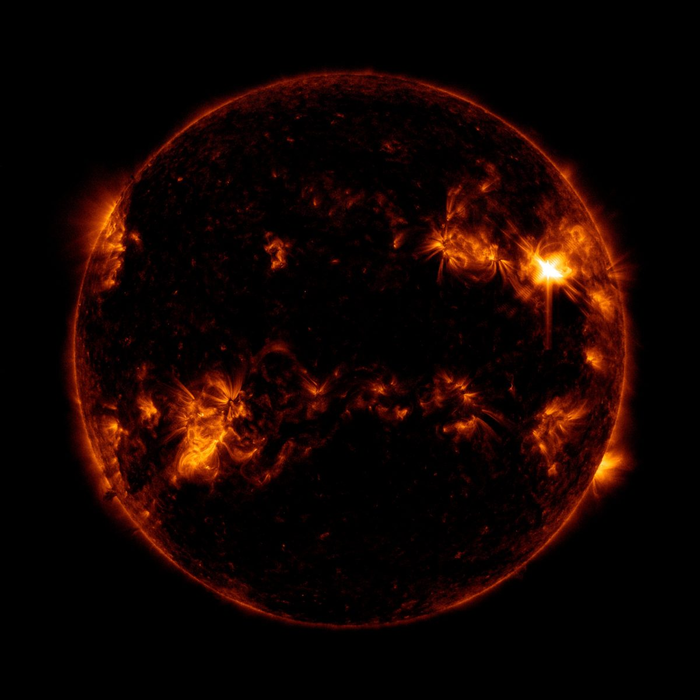 Mid-level solar flare erupts from Sun | EurekAlert!