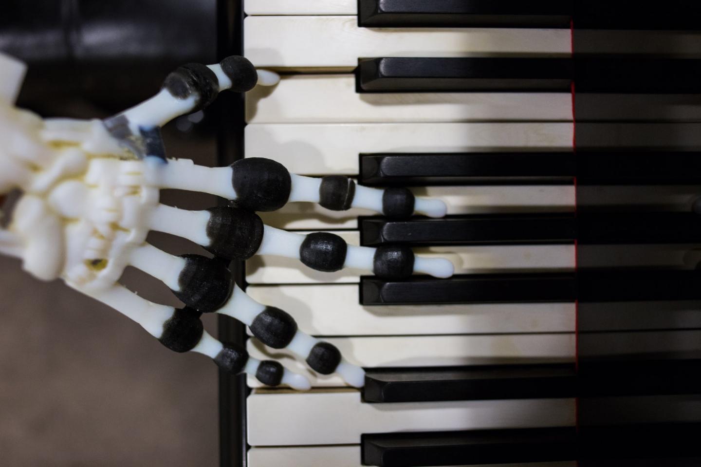 Human-like Skeleton Hand Plays the Piano Usin | EurekAlert!