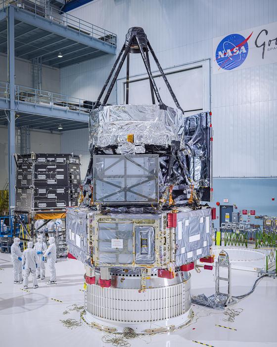 Roman SCIPA in clean room 2 [IMAGE] | EurekAlert! Science News Releases