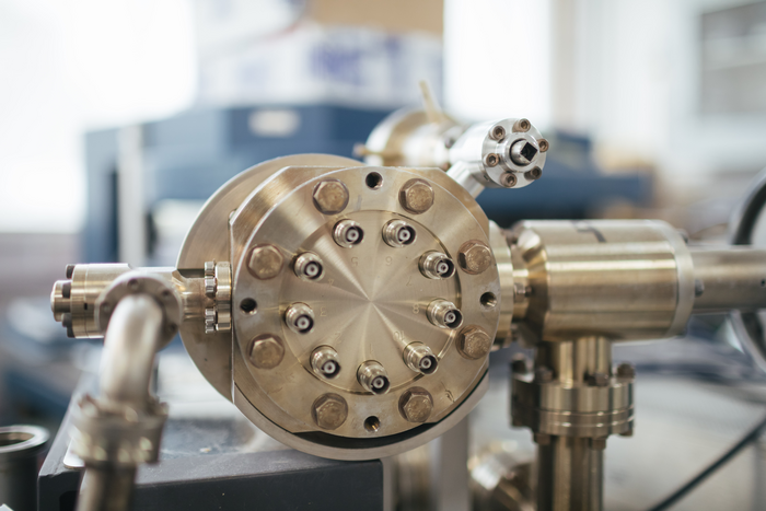 Helium study 4 by Ian Wallman. [IMAGE] | EurekAlert! Science News Releases