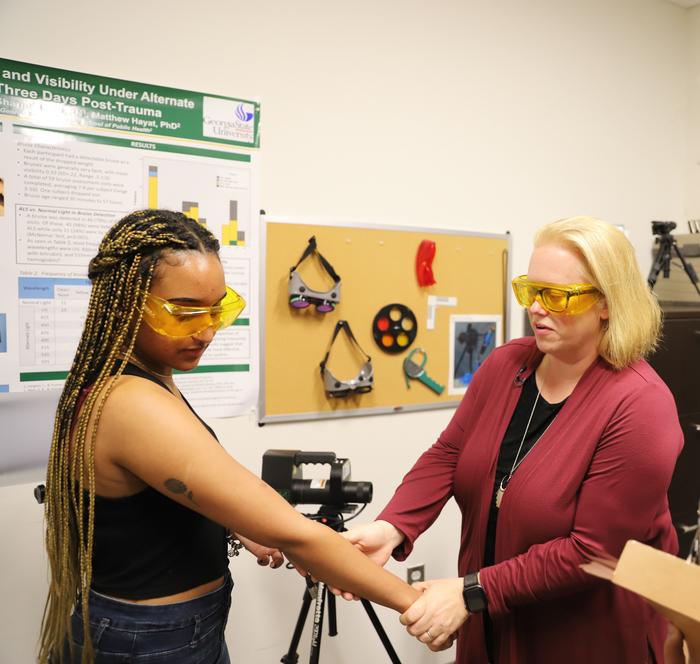 Using Alternate Light Source t [IMAGE] | EurekAlert! Science News Releases