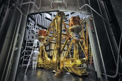 A (NASA) Webb in a Golden Cage | EurekAlert!