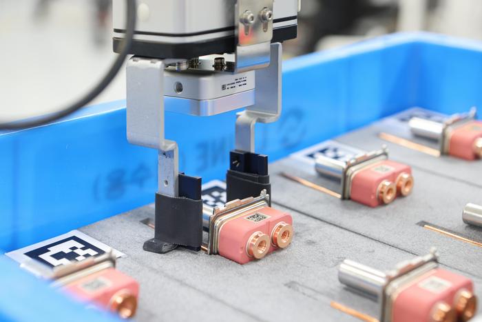 [Attachments 3] An AI robot is [IMAGE] | EurekAlert! Science News Releases