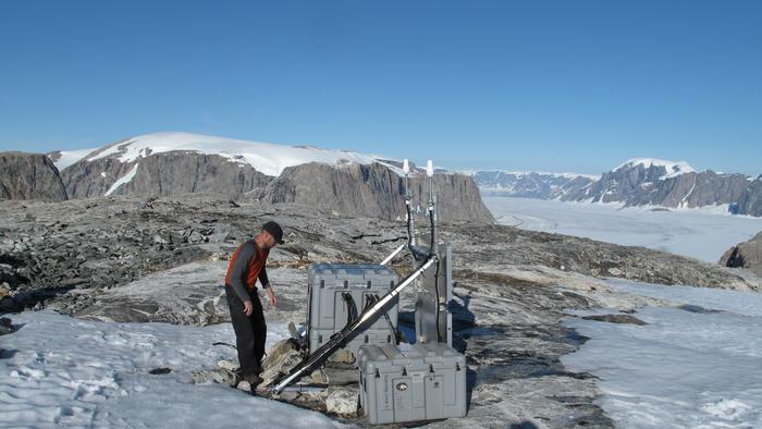 GPS stations measure daily ice [IMAGE] | EurekAlert! Science News Releases