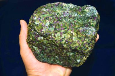 Water in Earth's mantle key to survival of ol | EurekAlert!