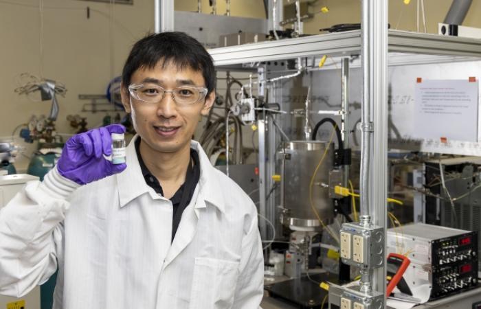 Li Holds Sample [IMAGE] | EurekAlert! Science News Releases