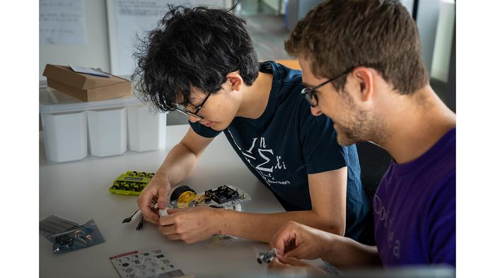 Students tinker with their veh [IMAGE] | EurekAlert! Science News Releases