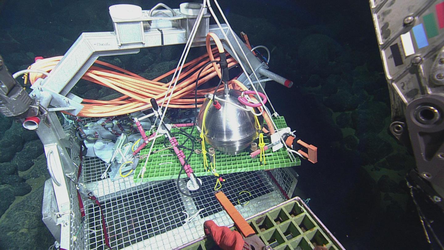 Getting to the Bottom of Deep Sea Volcanic Ac | EurekAlert!