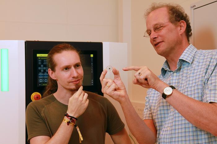 Julian Schulz (left) [IMAGE] | EurekAlert! Science News Releases