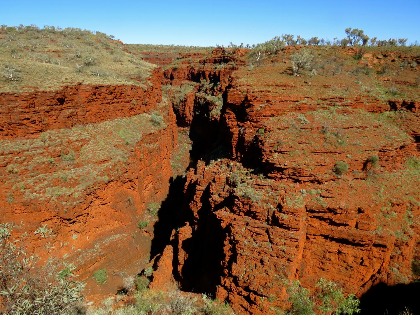 Iron Deposits in Ancient Sea F [IMAGE] | EurekAlert! Science News Releases