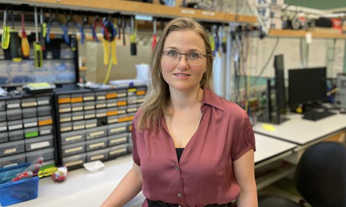 Annabelle Singer in lab [IMAGE] | EurekAlert! Science News Releases
