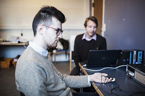 Researcher and Test Person [IMAGE] | EurekAlert! Science News Releases