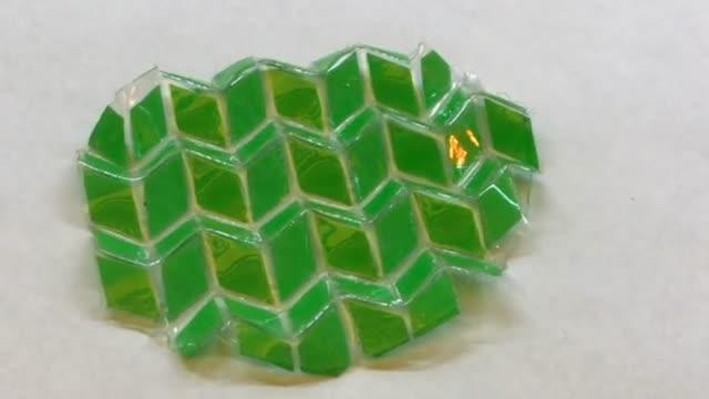 Shape-shifting material can morph, reverse it | EurekAlert!