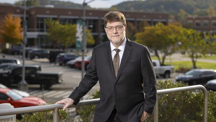 ORNL Director Stephen Streiffe [IMAGE] | EurekAlert! Science News Releases